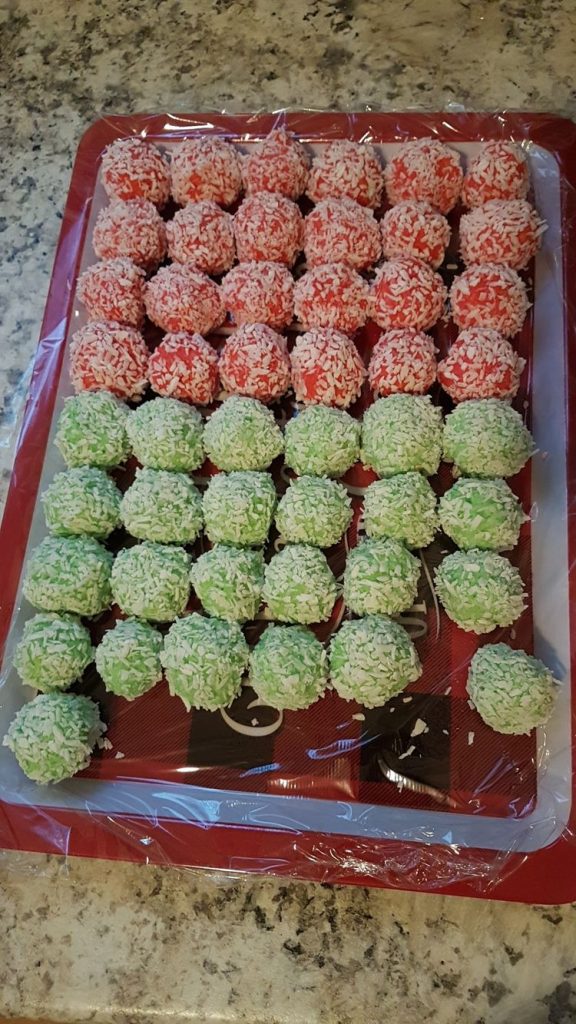MOM’S CHRISTMAS JELLO BALLS – Kitch Me Now