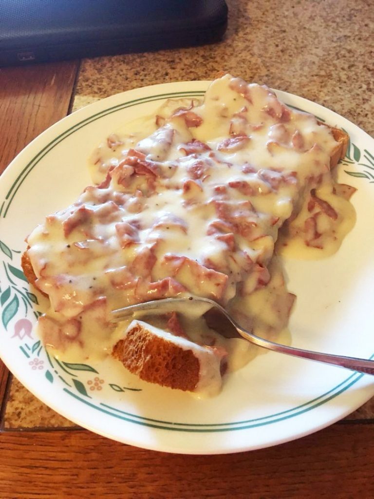 CLASSIC CREAMED CHIPPED BEEF ON TOAST – Kitch Me Now
