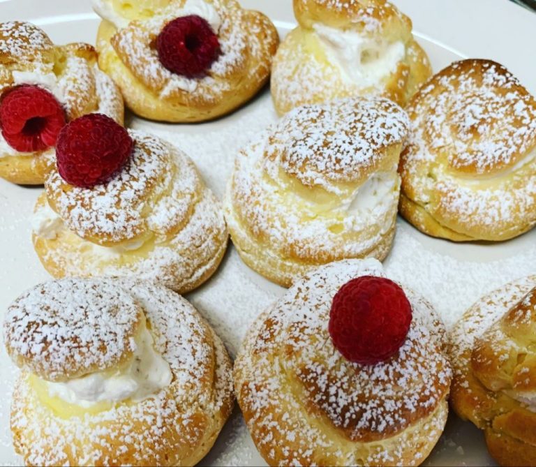 SIMPLE AND EASY CREAM PUFFS – Kitch Me Now